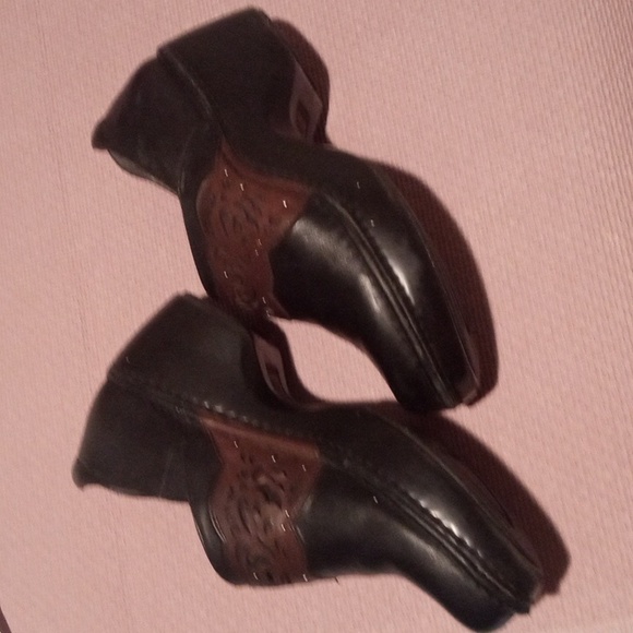 Ariat | Shoes | Ariat Blackbrown Leather Slide In Clogs Cutout Mini ...